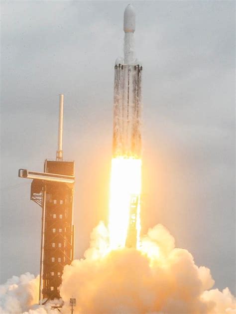 Spacex Falcon Heavy Zal Zondagavond Het X 37b Ruimtevliegtuig Lanceren
