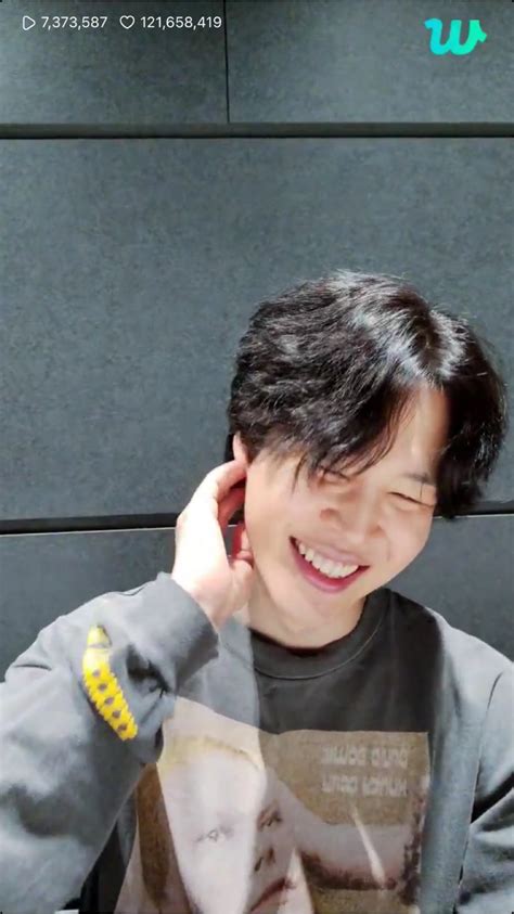 Bts Community Posts 지민시♥️ 다치지 말고 안전하게 지낼 수 있도록 기도하고 있습니다🙏🤍 좋은 하루 되세요🎈