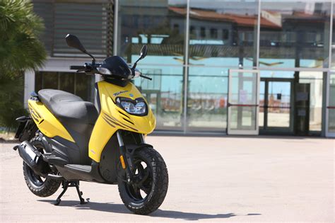 Motorrad Vergleich Yamaha Aerox Naked 2014 Vs Piaggio Typhoon Sport 50