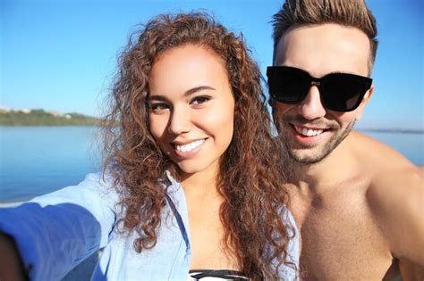 Premium Photo Happy Couple Taking Selfie On Beach