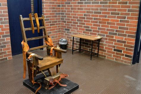South Carolina Judge Stops Use Of Firing Squad Electric Chair The