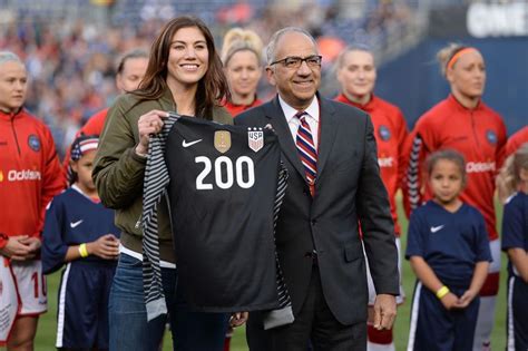 Soccer Former U S Goalkeeper Solo Blasts Equal Pay Settlement Metro Us