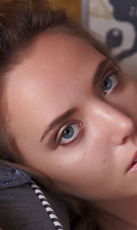 Download Wallpaper Model Face Portrait Blue Eyes Katya Clover