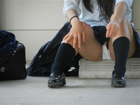 座り・しゃがみパンチラ Part1 女子高生の定番パンチラスタイル Jkp48 [女子高生パンチラ48]
