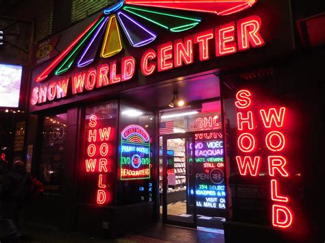 Times Square In The 1970s Grindhouses Peep Shows And Xxx Neon