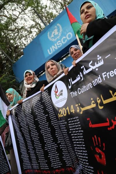 نساء غزة يطالبن الأمم المتحدة بالتحقيق فى الجرائم التي يتعرضن لها من