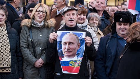 Photos From Serbias Love Parade For Vladimir Putin