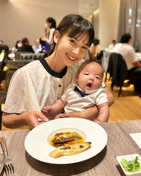 阪本智子さんのインスタグラム写真 阪本智子instagram 「💐♡ 今日は少し早めの パパの日ディナーに行ってきました😊🍽️ 鮎の