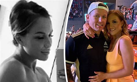 Married At First Sights Susie Bradley Poses Nude In A Pregnancy Selfie