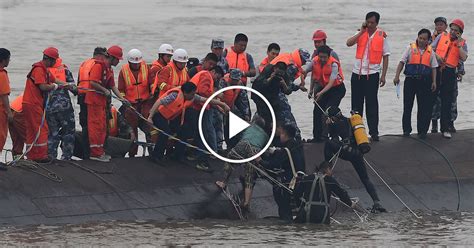 Rescuers Remove Bodies From Sunken Boat The New York Times