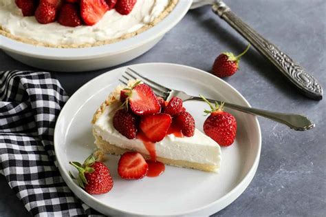 Easy Strawberry Cream Cheese Pie A Farmgirls Dabbles