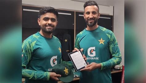 Video Shan Masoods Special Gesture For Babar Azam On 50th Test Appearance