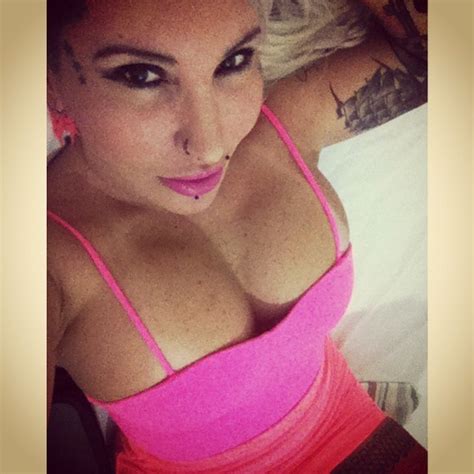 Haja Peito Com Quatro Litros De Silicone Nos Seios Sabrina Boing