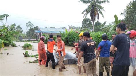 Bpbd Sulbar Terjunkan 20 Orang Tim Penyelamat Dan 2 Perahu Karet