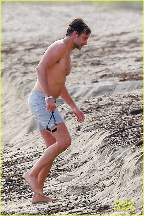 Bradley Cooper Goes Shirtless For Quick Ocean Swim Photo 4201352