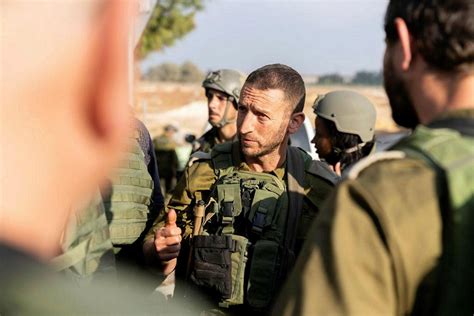 נועז נצי יצירתי — והאיש שהורה להפגיז בית עם 13 בני ערובה מי אתה ברק