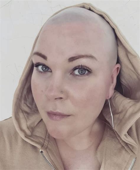 Pin By Michel Simon On Coiffure Et Beauté Shaved Head Women Bald