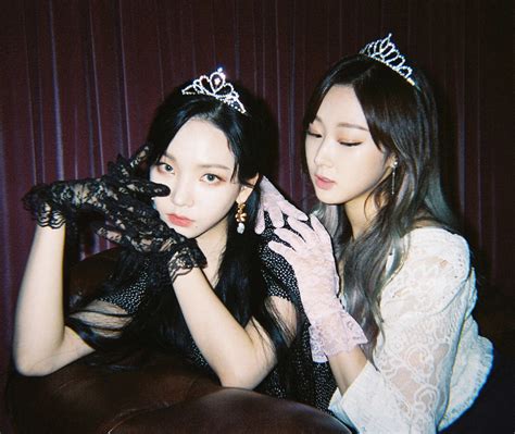 210414 Aespa Twitter Update Karina And Giselle Kpopping