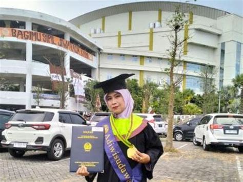 Berita Dan Informasi Wisudawan Terbaik Unesa Terkini Dan Terbaru Hari