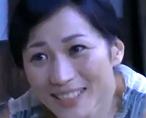 色っぽい母親たち 犯してしまいたい義理の母 男なしでは生きられぬ未亡人母 郵便屋の絶倫男に夢中の母｜熟女エロ動画