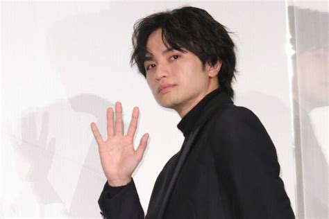 【全文公开】sexy Zone中岛健人，鹫尾伶菜极秘恋情「梵蒂冈旅行约会，同款衣物」 哔哩哔哩