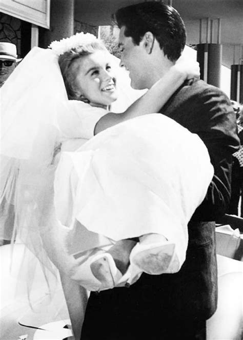 45 Fun And Romantic Photos Of Elvis Presley And Ann Margret In “viva