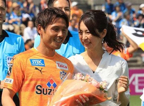 サッカー選手のかわいい嫁《芸能人や有名人》美人妻を結婚年代順に公開 ネットブレイク