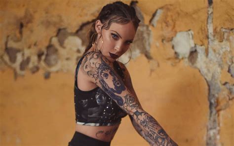 Belinda Lanza Junto A Los Ángeles Azules Amor A Primera Vista El Sol