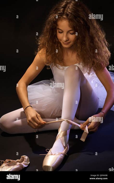 Girl Balett Ballet Dancer Tying Ballet Slipper Girls Baletts