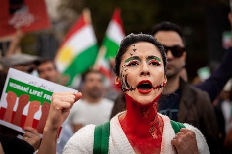 Mujer Vida Libertad Una Activista Continúa Con Su Lucha Por Los