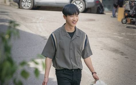 highlight s lee gikwang is just as sweet off camera as his