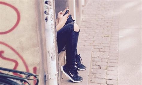15 Weird Things Girls Do When They Get Jealous