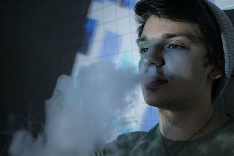 The Effects Of Vaping On Your Teeth — Paramount Dental Sydney