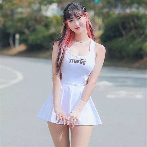 「超セクシー！」韓国美女チアが魅せた“悩殺バスケユニ”姿に反響続々！「なぜそんなに可愛い？」 The Digest
