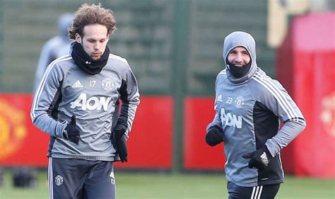 Man Utd Transfer News Two Players To Leave To Fund Alex Sandro Deal