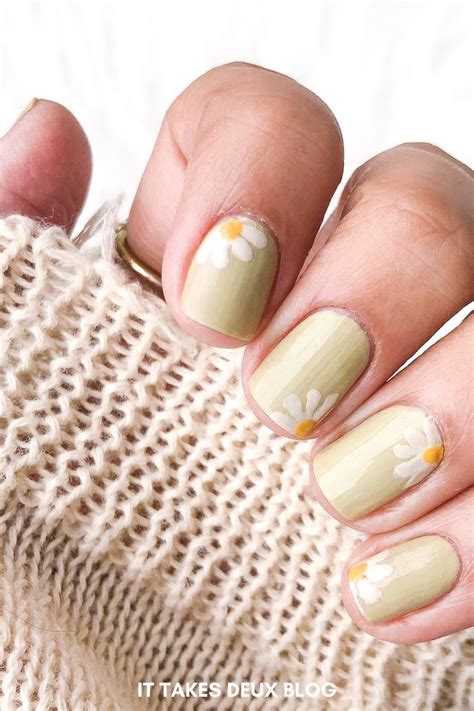 Simple Flower Nail Designs To Celebrate Spring Artofit