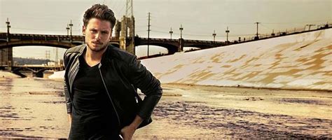 Kantenloser Folk Pop Von Bastian Baker