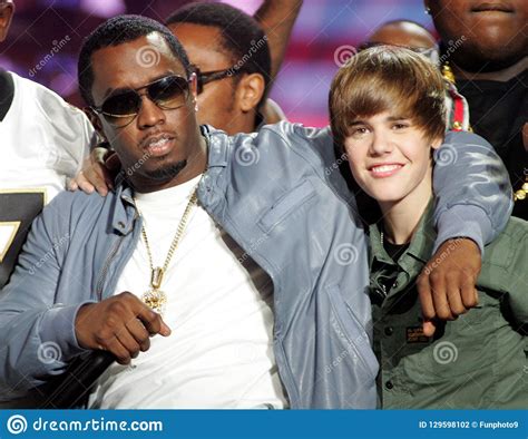 P Diddy Y Justin Bieber Se Realiza Fotografía Editorial Imagen De