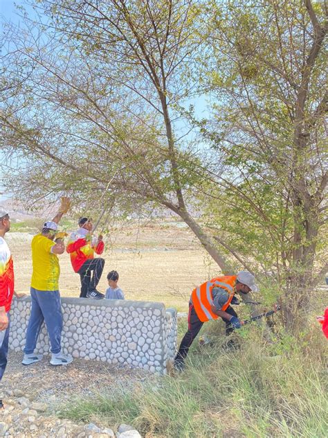 حملة تشجير في العامرات شؤون عمانية
