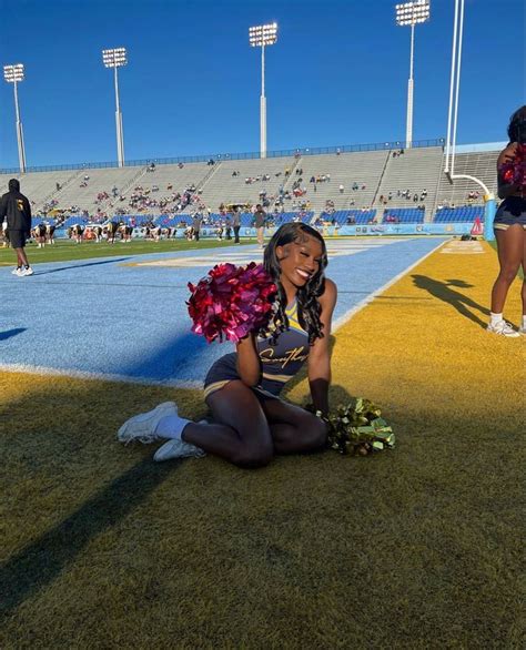 𝘱𝘪𝘯 𝘢𝘮𝘢𝘺𝘢 𝘭𝘰𝘷𝘦 Cheer Picture Poses Cute Cheer Pictures Black