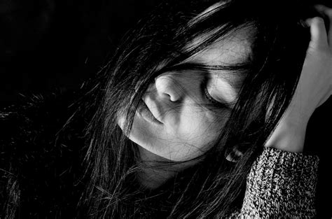 49 Heart Touching Hd Sad Girl Wallpaper For Broken Heart Alone Girl