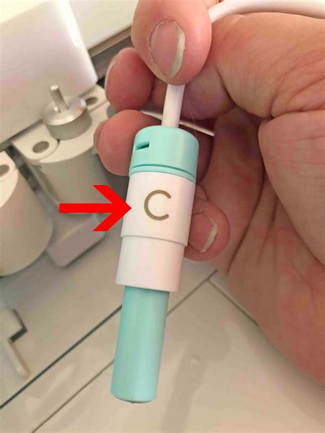 how to install the foil quill in the cricut machine