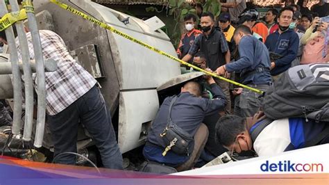 7 Korban Tewas Kecelakaan Truk Bekasi Teridentifikasi Ini Daftarnya