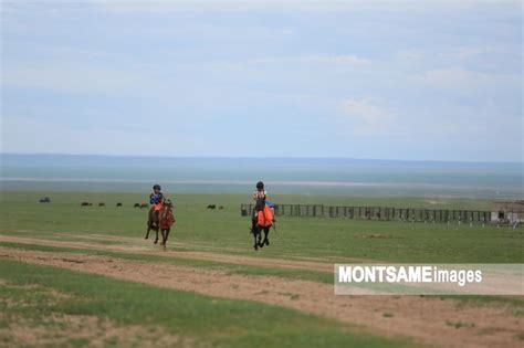 СҮХБААТАР Сүхбаатарынхан морины уралдааныг хэрхэн эмх цэгцтэй явуулж