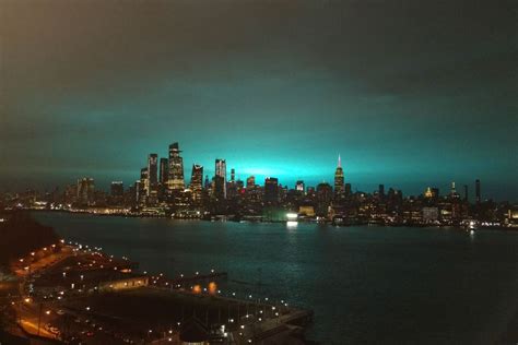 Eerie Blue Glow Above New York City Caused By Electric Arc The Verge
