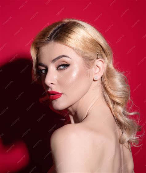 Premium Photo Beauty Woman With Fashion Eyes Make Up Red Lipstick On