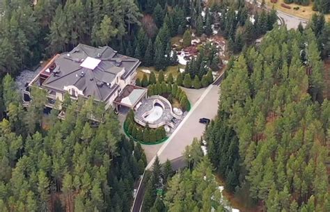 Vladimir Putins Fortune And His Luxury Life