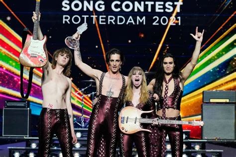 Songfestivalwinnaar Måneskin Weer In Nederland Honderden Fans