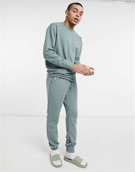 Sixth June Sweatsuit Set Met Kenmerkend Fluwelen Logo In Saliegroen