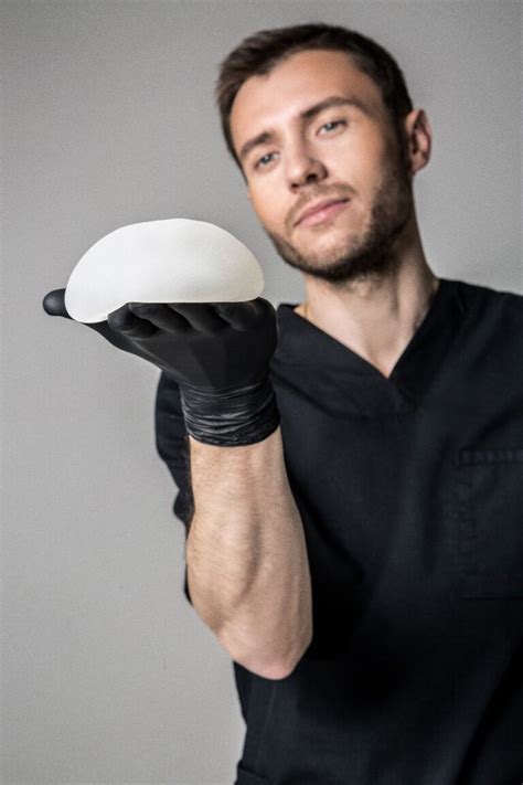 How Common Is Breast Implant Illness Bii And What Are The Signs